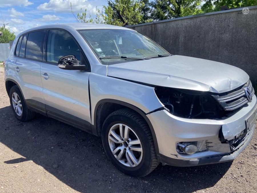 Pelēks Volkswagen Tiguan 2011 Tauragė, ar dzinēja tilpumu 0.00 L un nobraukumu 237 tūkst. km par 4100 €, foto 5 vietnē AUTOMOTO.COM.LV