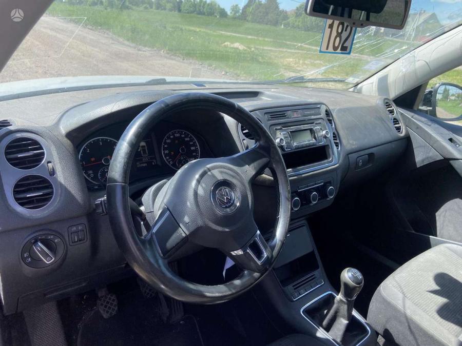 Pelēks Volkswagen Tiguan 2011 Tauragė, ar dzinēja tilpumu 0.00 L un nobraukumu 237 tūkst. km par 4100 €, foto 15 vietnē AUTOMOTO.COM.LV
