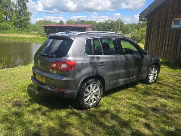 Grey Volkswagen Tiguan 2011 in Silute, with an engine capacity of 1.97 L and mileage of 166 thousand km for 2400 €, photo 3 on AUTOMOTO.COM.LV