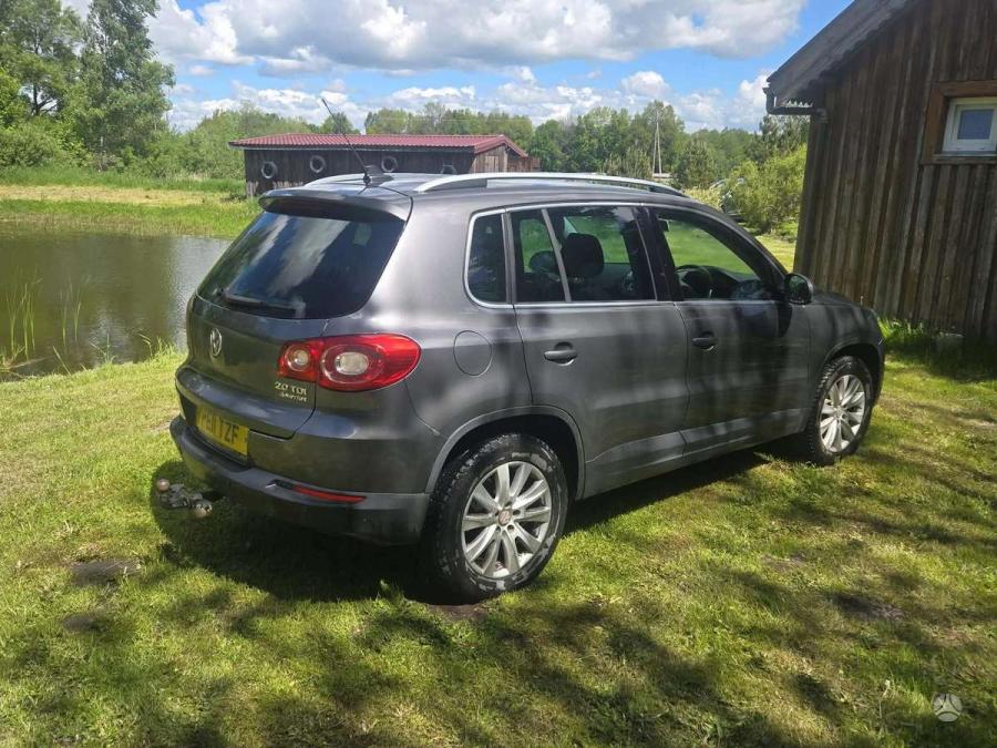 Grey Volkswagen Tiguan 2011 in Silute, with an engine capacity of 1.97 L and mileage of 166 thousand km for 2400 €, photo 4 on AUTOMOTO.COM.LV