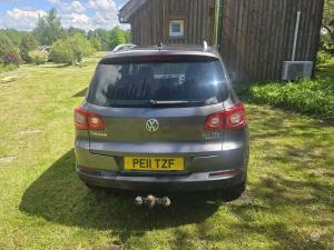 Grey Volkswagen Tiguan 2011 in Silute, with an engine capacity of 1.97 L and mileage of 166 thousand km for 2400 €, photo 5 on AUTOMOTO.COM.LV