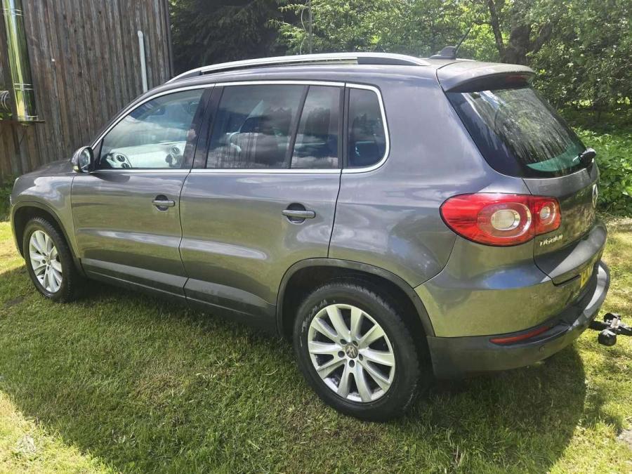 Grey Volkswagen Tiguan 2011 in Silute, with an engine capacity of 1.97 L and mileage of 166 thousand km for 2400 €, photo 6 on AUTOMOTO.COM.LV
