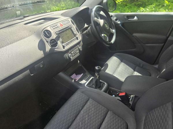 Grey Volkswagen Tiguan 2011 in Silute, with an engine capacity of 1.97 L and mileage of 166 thousand km for 2400 €, photo 6 on AUTOMOTO.COM.LV