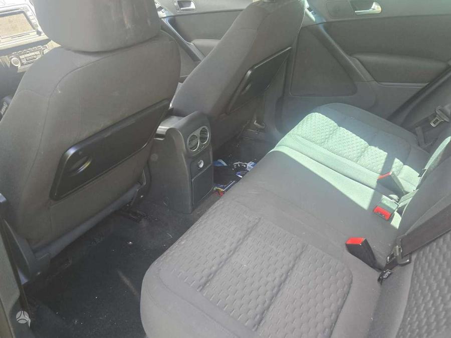 Grey Volkswagen Tiguan 2011 in Silute, with an engine capacity of 1.97 L and mileage of 166 thousand km for 2400 €, photo 10 on AUTOMOTO.COM.LV