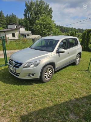 Pelēks Volkswagen Tiguan 2011 Viļņa, ar dzinēja tilpumu 2.00 L un nobraukumu 195 tūkst. km par 4000 €, foto  vietnē AUTOMOTO.COM.LV