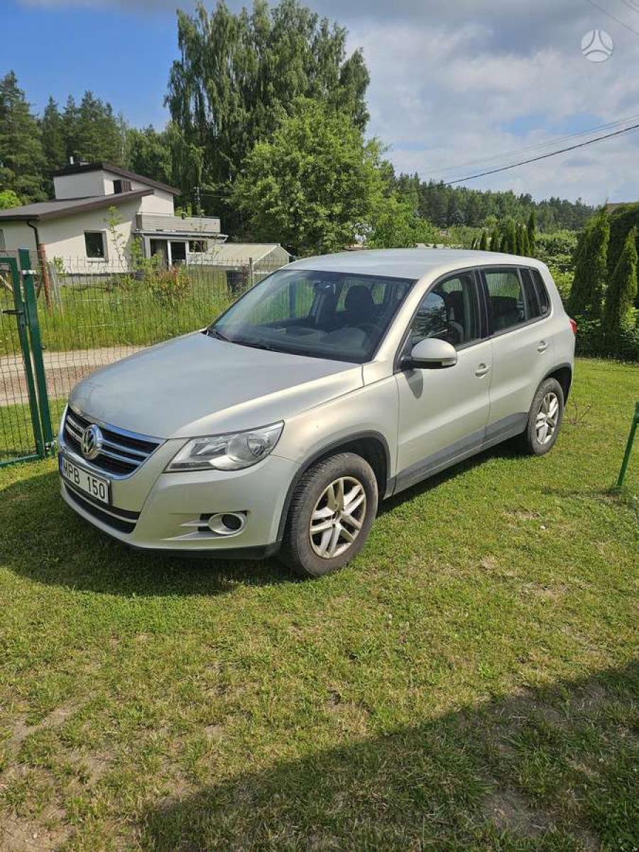 Pelēks Volkswagen Tiguan 2011 Viļņa, ar dzinēja tilpumu 2.00 L un nobraukumu 195 tūkst. km par 4000 €, foto 1 vietnē AUTOMOTO.COM.LV