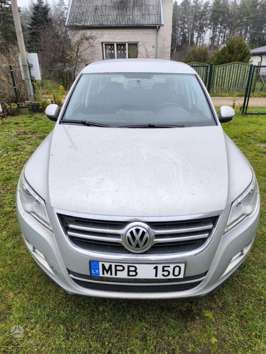 Pelēks Volkswagen Tiguan 2011 Viļņa, ar dzinēja tilpumu 2.00 L un nobraukumu 195 tūkst. km par 4000 €, foto 3 vietnē AUTOMOTO.COM.LV