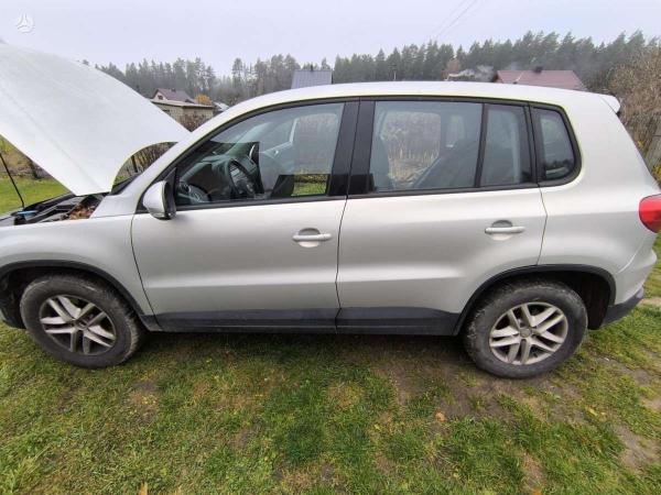 Grey Volkswagen Tiguan 2011 in Vilnius, with an engine capacity of 2.00 L and mileage of 195 thousand km for 4000 €, photo 5 on AUTOMOTO.COM.LV