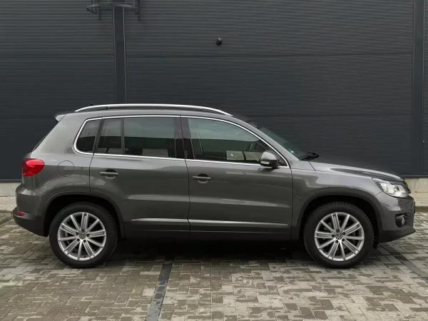 Grey Volkswagen Tiguan 2011 in Riga, with an engine capacity of 2.00 L and mileage of 253 thousand km for 10990 €, photo 6 on AUTOMOTO.COM.LV