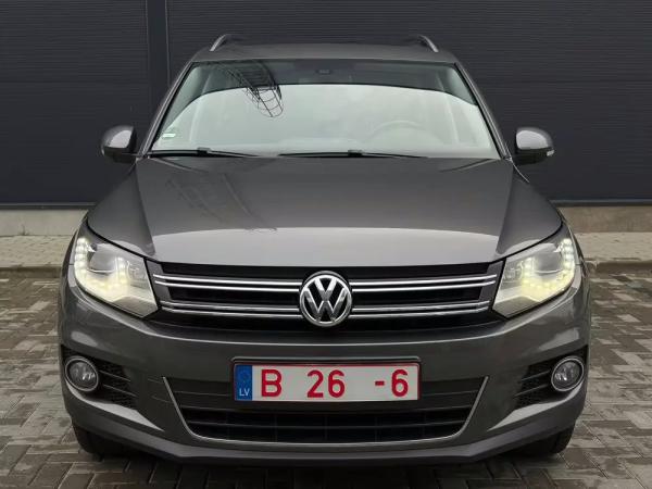 Grey Volkswagen Tiguan 2011 in Riga, with an engine capacity of 2.00 L and mileage of 253 thousand km for 10990 €, photo 8 on AUTOMOTO.COM.LV