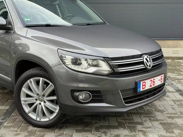 Grey Volkswagen Tiguan 2011 in Riga, with an engine capacity of 2.00 L and mileage of 253 thousand km for 10990 €, photo 9 on AUTOMOTO.COM.LV