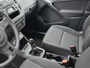 Pelēks Volkswagen Tiguan 2011 Jēkabpils, ar dzinēja tilpumu 1.40 L un nobraukumu 114 tūkst. km par 7200 €, foto 13 vietnē AUTOMOTO.COM.LV