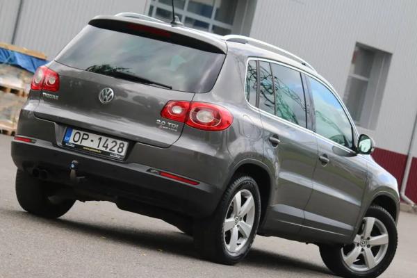 Pelēks Volkswagen Tiguan 2011 Rīga, ar dzinēja tilpumu 2.00 L un nobraukumu 206 tūkst. km par 8490 €, foto 2 vietnē AUTOMOTO.COM.LV