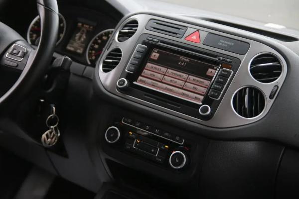 Pelēks Volkswagen Tiguan 2011 Rīga, ar dzinēja tilpumu 2.00 L un nobraukumu 206 tūkst. km par 8490 €, foto 9 vietnē AUTOMOTO.COM.LV