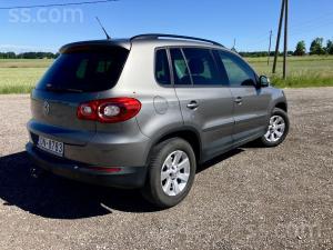 Pelēks Volkswagen Tiguan 2011 Talsi, ar dzinēja tilpumu 2.00 L un nobraukumu 205 tūkst. km par 7999 €, foto 4 vietnē AUTOMOTO.COM.LV