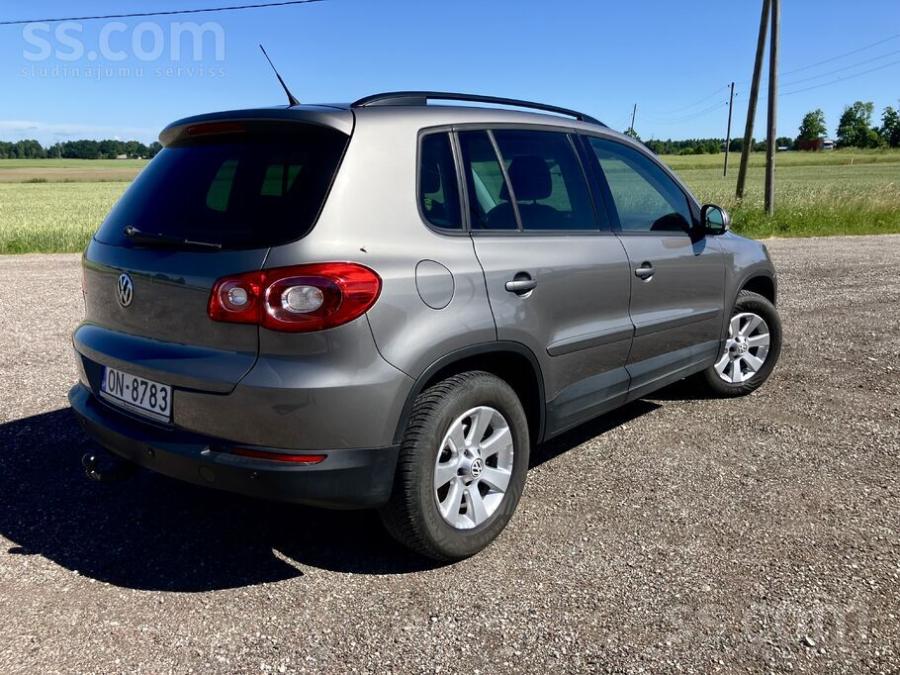 Pelēks Volkswagen Tiguan 2011 Talsi, ar dzinēja tilpumu 2.00 L un nobraukumu 205 tūkst. km par 7999 €, foto 4 vietnē AUTOMOTO.COM.LV