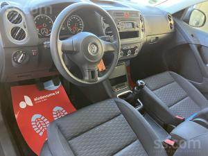 Pelēks Volkswagen Tiguan 2011 Talsi, ar dzinēja tilpumu 2.00 L un nobraukumu 205 tūkst. km par 7999 €, foto 13 vietnē AUTOMOTO.COM.LV