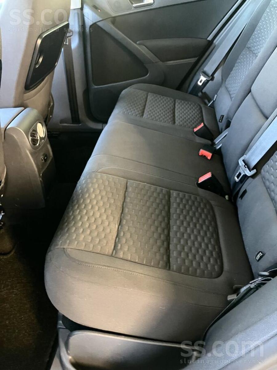Pelēks Volkswagen Tiguan 2011 Talsi, ar dzinēja tilpumu 2.00 L un nobraukumu 205 tūkst. km par 7999 €, foto 14 vietnē AUTOMOTO.COM.LV