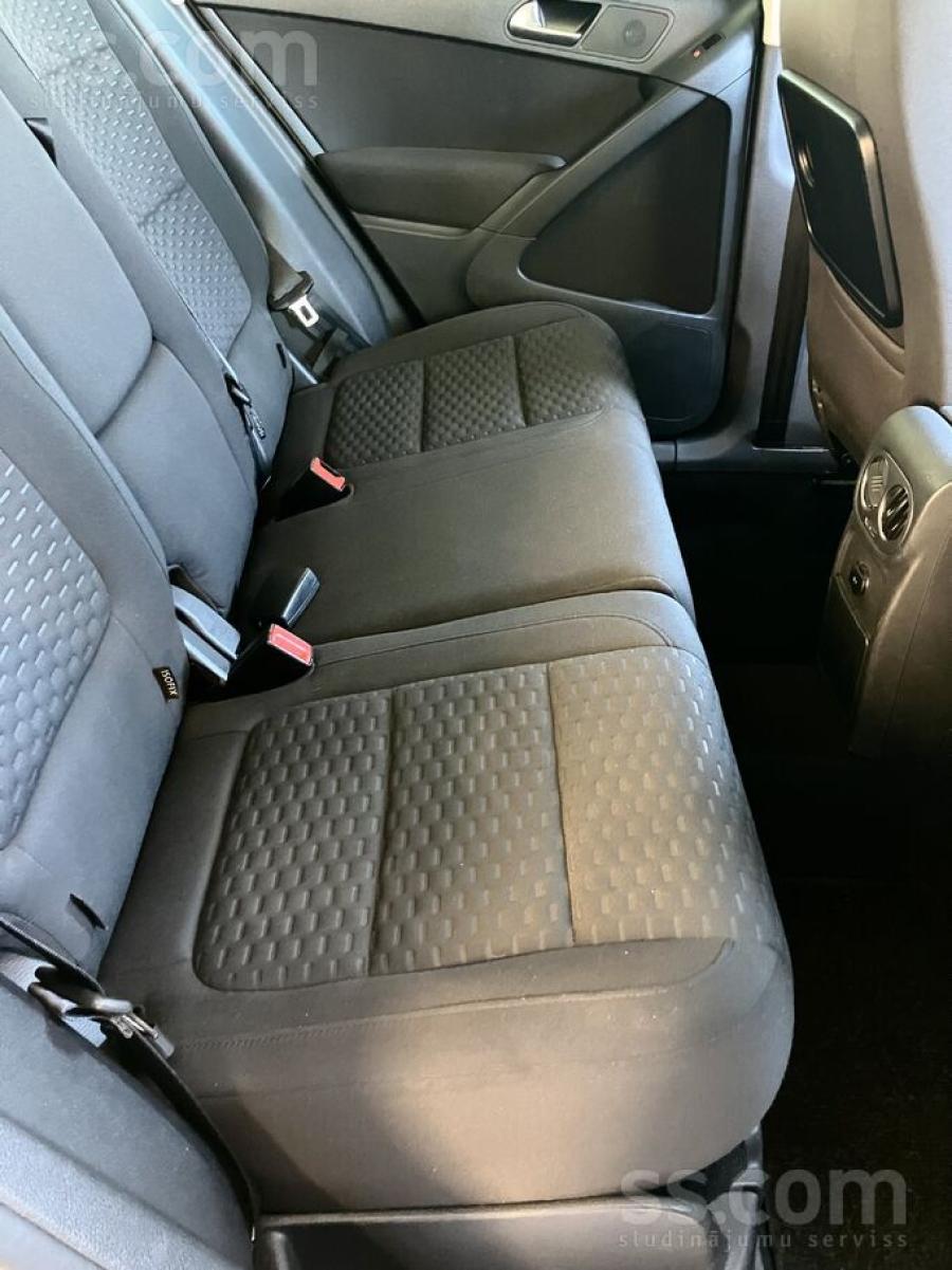 Pelēks Volkswagen Tiguan 2011 Talsi, ar dzinēja tilpumu 2.00 L un nobraukumu 205 tūkst. km par 7999 €, foto 17 vietnē AUTOMOTO.COM.LV