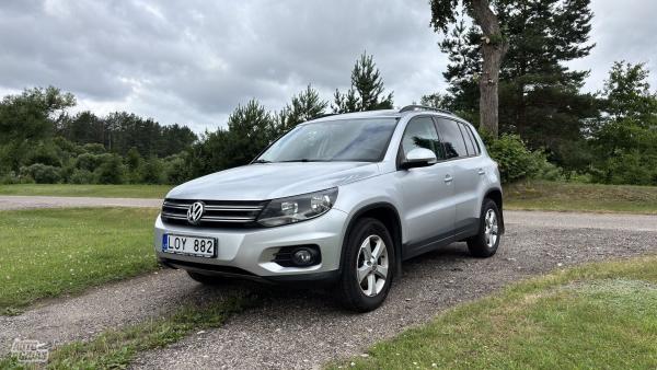 Grey Volkswagen Tiguan 2011 in Kaunas, with an engine capacity of 2.00 L and mileage of 281 thousand km for 7500 €, photo 1 on AUTOMOTO.COM.LV