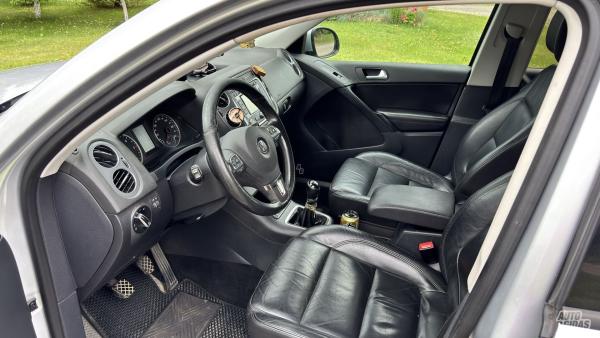 Grey Volkswagen Tiguan 2011 in Kaunas, with an engine capacity of 2.00 L and mileage of 281 thousand km for 7500 €, photo 9 on AUTOMOTO.COM.LV