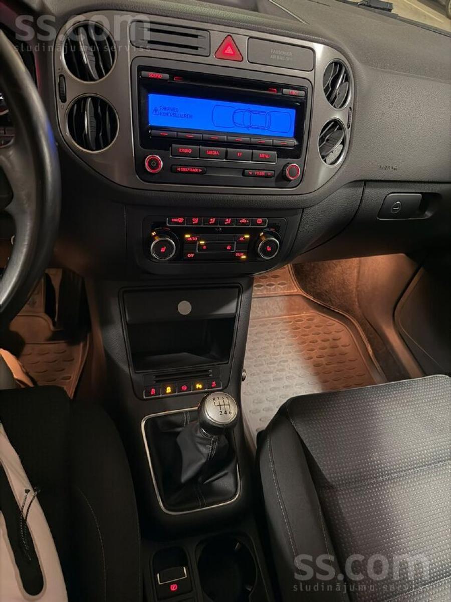 Pelēks Volkswagen Tiguan 2011 Rīga, ar dzinēja tilpumu 1.40 L un nobraukumu 178 tūkst. km par 6250 €, foto 12 vietnē AUTOMOTO.COM.LV