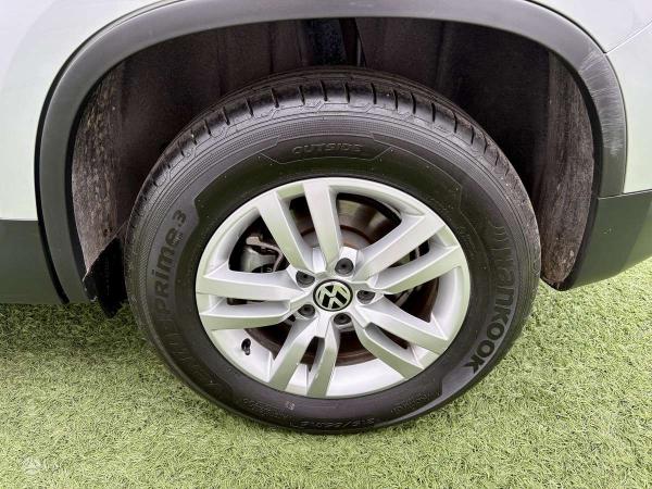 Pelēks Volkswagen Tiguan 2011 Panevēža, ar dzinēja tilpumu 1.97 L un nobraukumu 184 tūkst. km par 7500 €, foto 9 vietnē AUTOMOTO.COM.LV