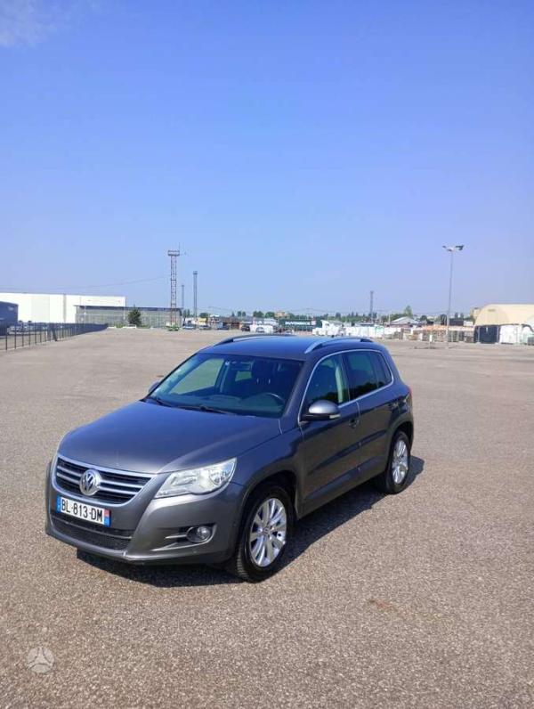 Pelēks Volkswagen Tiguan 2011 Kauņa, ar dzinēja tilpumu 1.97 L un nobraukumu 270 tūkst. km par 4550 €, foto 3 vietnē AUTOMOTO.COM.LV