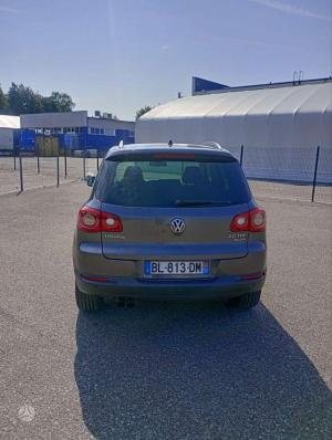 Grey Volkswagen Tiguan 2011 in Kaunas, with an engine capacity of 1.97 L and mileage of 270 thousand km for 4550 €, photo 5 on AUTOMOTO.COM.LV