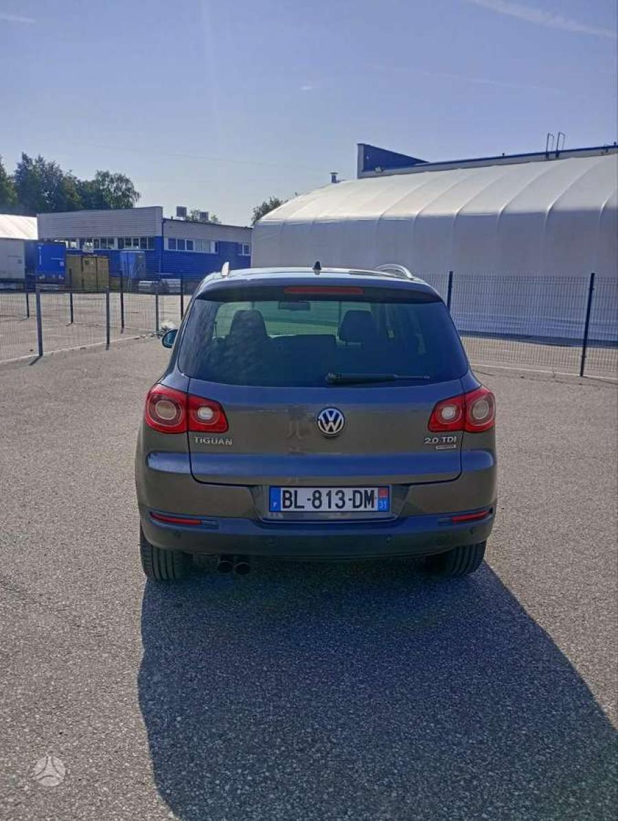 Grey Volkswagen Tiguan 2011 in Kaunas, with an engine capacity of 1.97 L and mileage of 270 thousand km for 4550 €, photo 5 on AUTOMOTO.COM.LV