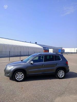 Grey Volkswagen Tiguan 2011 in Kaunas, with an engine capacity of 1.97 L and mileage of 270 thousand km for 4550 €, photo 6 on AUTOMOTO.COM.LV