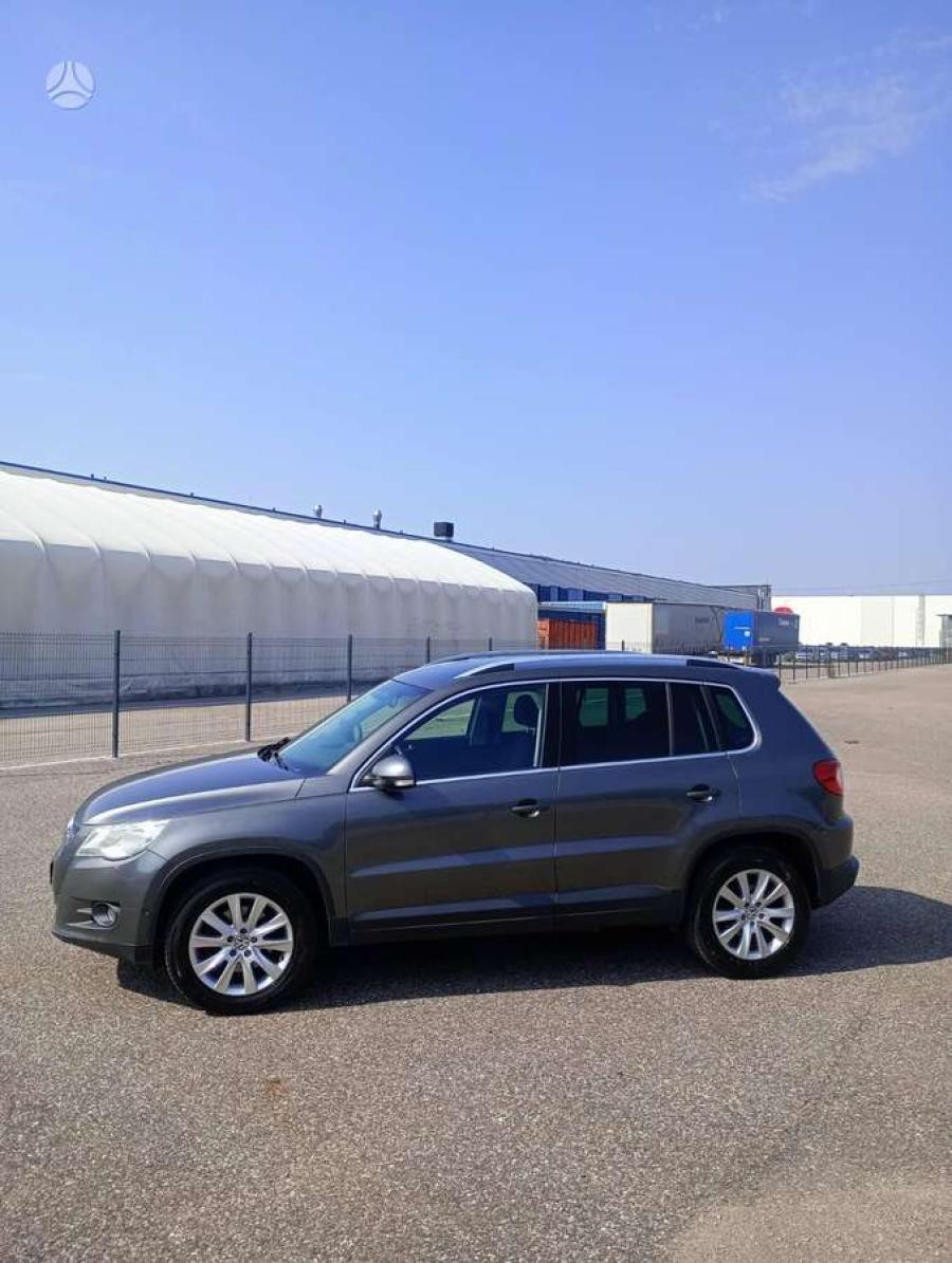 Grey Volkswagen Tiguan 2011 in Kaunas, with an engine capacity of 1.97 L and mileage of 270 thousand km for 4550 €, photo 6 on AUTOMOTO.COM.LV