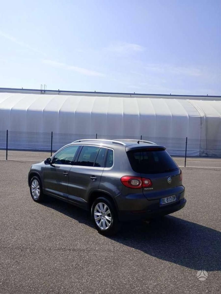 Grey Volkswagen Tiguan 2011 in Kaunas, with an engine capacity of 1.97 L and mileage of 270 thousand km for 4550 €, photo 8 on AUTOMOTO.COM.LV