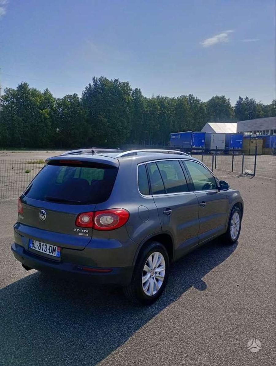 Grey Volkswagen Tiguan 2011 in Kaunas, with an engine capacity of 1.97 L and mileage of 270 thousand km for 4550 €, photo 9 on AUTOMOTO.COM.LV
