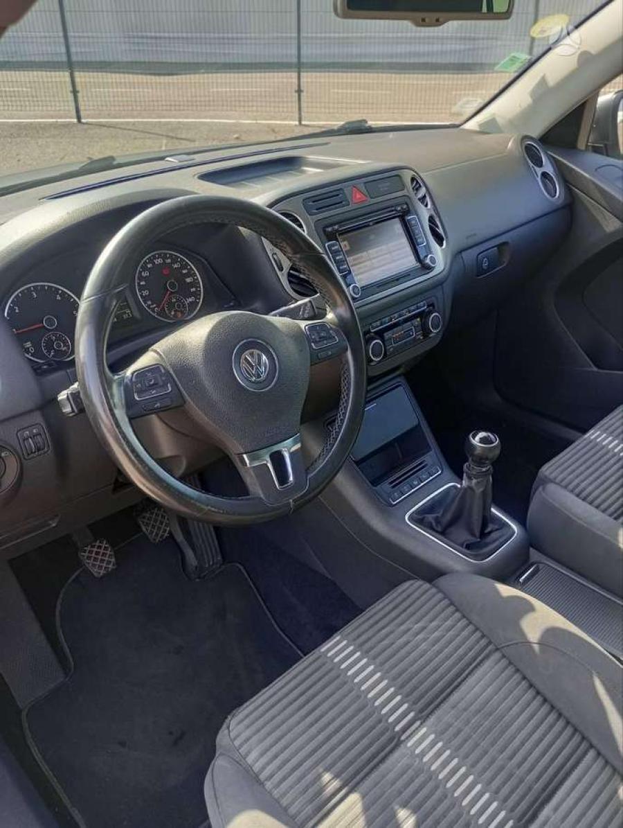 Grey Volkswagen Tiguan 2011 in Kaunas, with an engine capacity of 1.97 L and mileage of 270 thousand km for 4550 €, photo 10 on AUTOMOTO.COM.LV