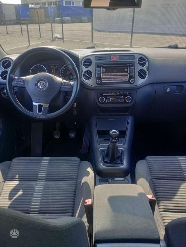 Pelēks Volkswagen Tiguan 2011 Kauņa, ar dzinēja tilpumu 1.97 L un nobraukumu 270 tūkst. km par 4550 €, foto 10 vietnē AUTOMOTO.COM.LV