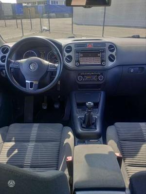 Grey Volkswagen Tiguan 2011 in Kaunas, with an engine capacity of 1.97 L and mileage of 270 thousand km for 4550 €, photo 11 on AUTOMOTO.COM.LV