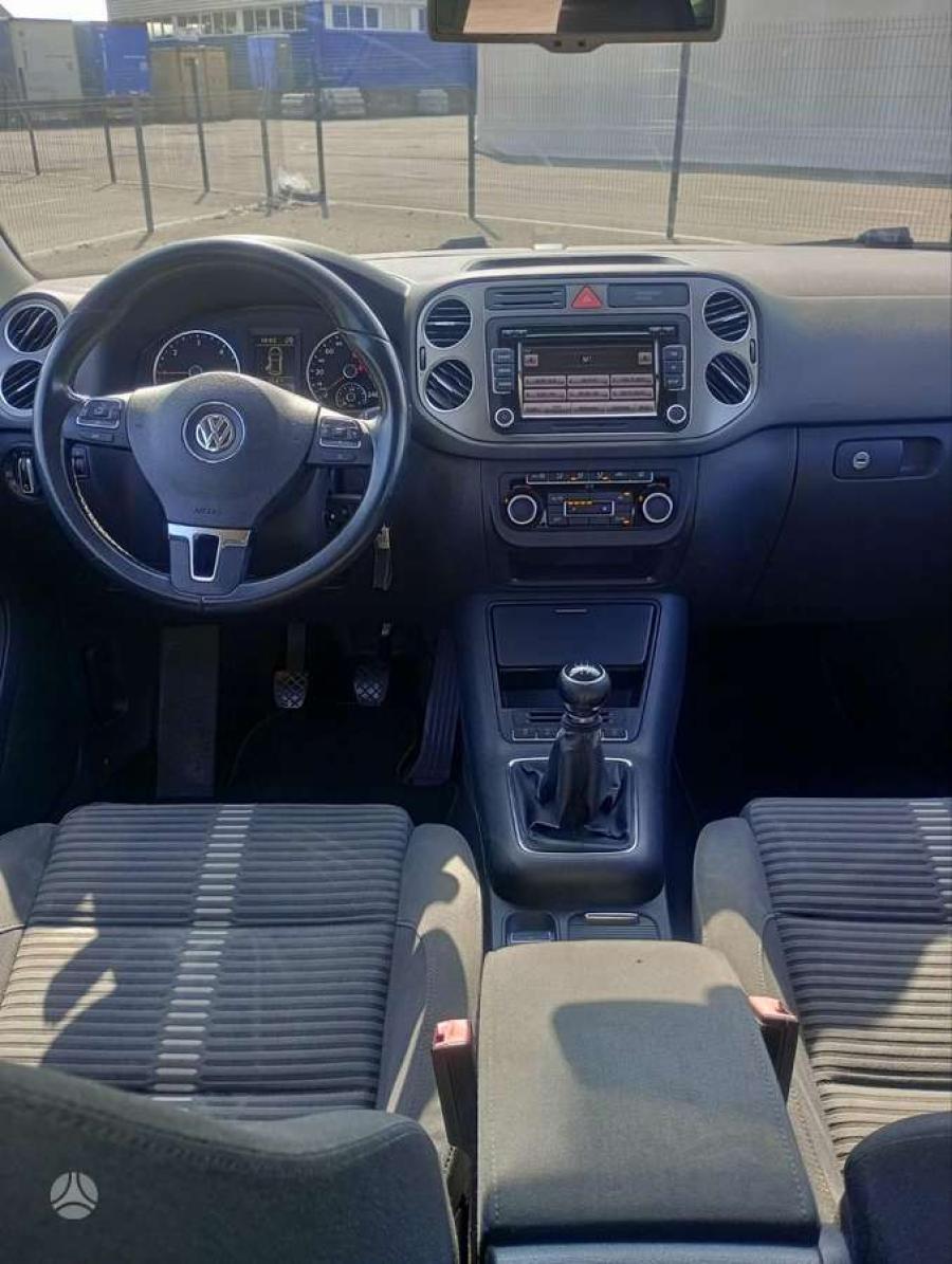 Grey Volkswagen Tiguan 2011 in Kaunas, with an engine capacity of 1.97 L and mileage of 270 thousand km for 4550 €, photo 11 on AUTOMOTO.COM.LV