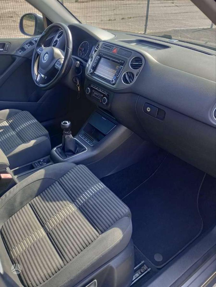 Grey Volkswagen Tiguan 2011 in Kaunas, with an engine capacity of 1.97 L and mileage of 270 thousand km for 4550 €, photo 12 on AUTOMOTO.COM.LV