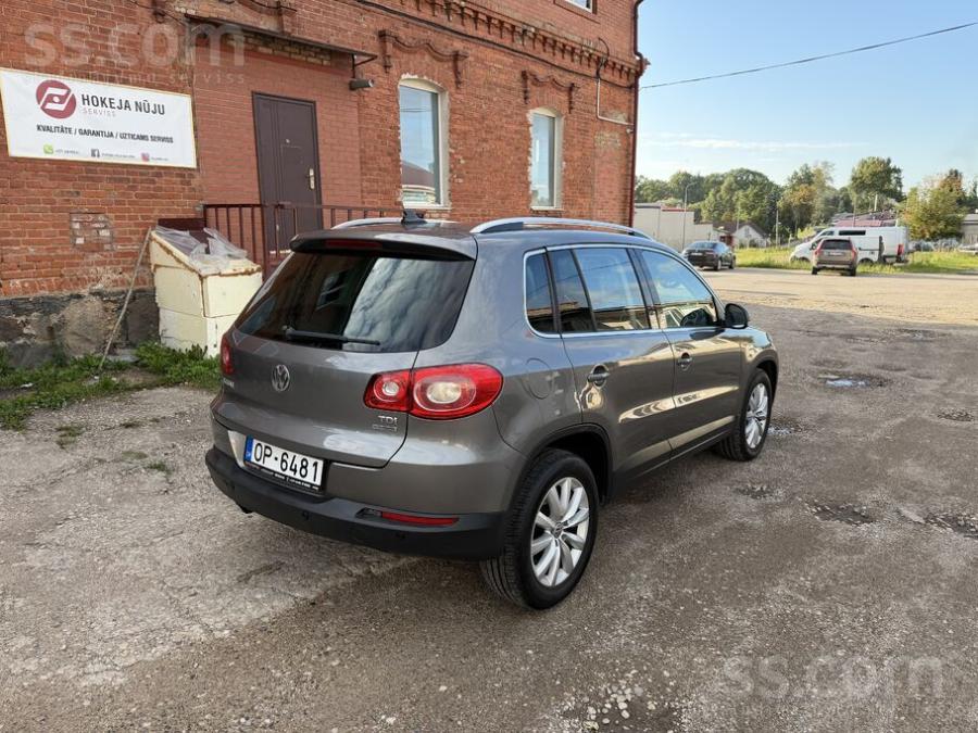 Pelēks Volkswagen Tiguan 2011 Rēzekne, ar dzinēja tilpumu 2.00 L un nobraukumu 0 tūkst. km par 6750 €, foto 5 vietnē AUTOMOTO.COM.LV