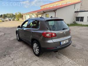 Pelēks Volkswagen Tiguan 2011 Rēzekne, ar dzinēja tilpumu 2.00 L un nobraukumu 0 tūkst. km par 6750 €, foto 7 vietnē AUTOMOTO.COM.LV