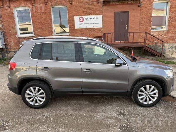 Pelēks Volkswagen Tiguan 2011 Rēzekne, ar dzinēja tilpumu 2.00 L un nobraukumu 0 tūkst. km par 6750 €, foto 6 vietnē AUTOMOTO.COM.LV