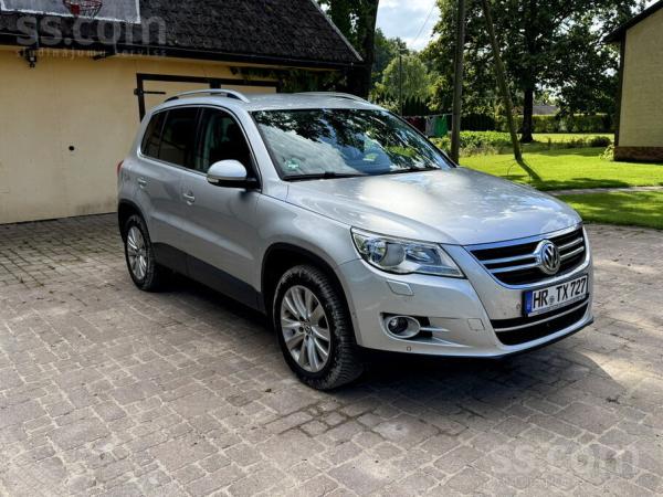 Grey Volkswagen Tiguan 2011 in Riga, with an engine capacity of 2.00 L and mileage of 207 thousand km for 7000 €, photo 3 on AUTOMOTO.COM.LV
