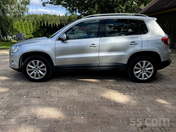 Grey Volkswagen Tiguan 2011 in Riga, with an engine capacity of 2.00 L and mileage of 207 thousand km for 7000 €, photo 8 on AUTOMOTO.COM.LV