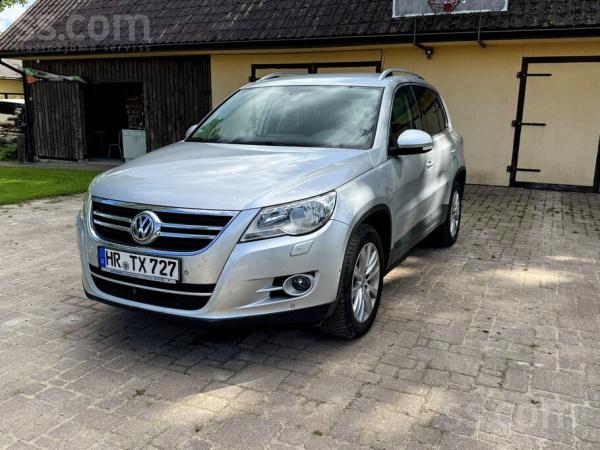 Grey Volkswagen Tiguan 2011 in Riga, with an engine capacity of 2.00 L and mileage of 207 thousand km for 7000 €, photo 9 on AUTOMOTO.COM.LV