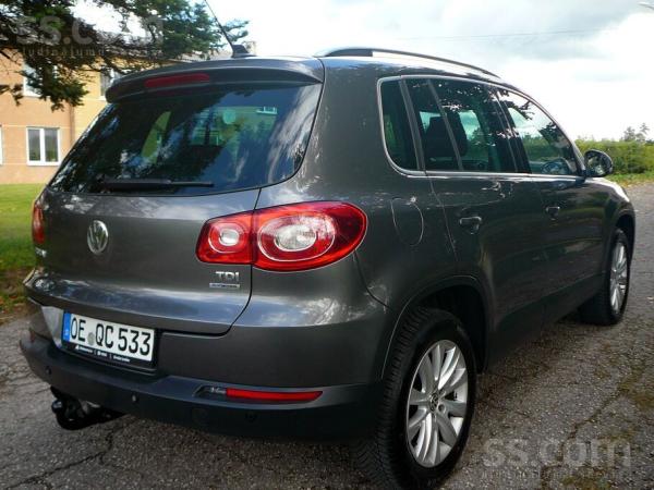Grey Volkswagen Tiguan 2011 in Cesis, with an engine capacity of 2.00 L and mileage of 0 thousand km for 7200 €, photo 4 on AUTOMOTO.COM.LV