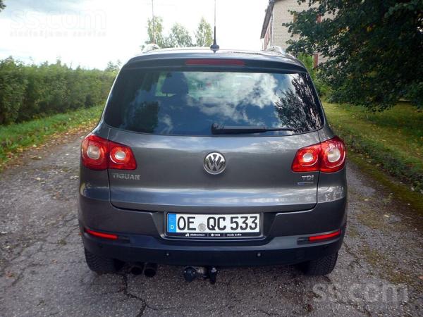 Grey Volkswagen Tiguan 2011 in Cesis, with an engine capacity of 2.00 L and mileage of 0 thousand km for 7200 €, photo 8 on AUTOMOTO.COM.LV