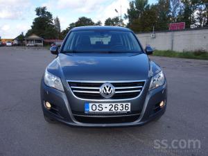 Grey Volkswagen Tiguan 2011 in Riga, with an engine capacity of 2.00 L and mileage of 220 thousand km for 6950 €, photo 4 on AUTOMOTO.COM.LV
