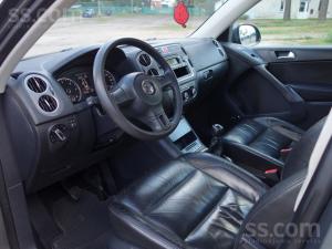 Grey Volkswagen Tiguan 2011 in Riga, with an engine capacity of 2.00 L and mileage of 220 thousand km for 6950 €, photo 6 on AUTOMOTO.COM.LV