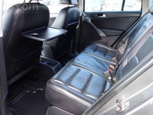 Grey Volkswagen Tiguan 2011 in Riga, with an engine capacity of 2.00 L and mileage of 220 thousand km for 6950 €, photo 8 on AUTOMOTO.COM.LV